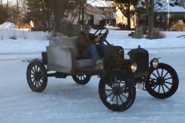 (VIDEO) Drift cu Ford Model T, prima mașină din istorie asamblată pe ...