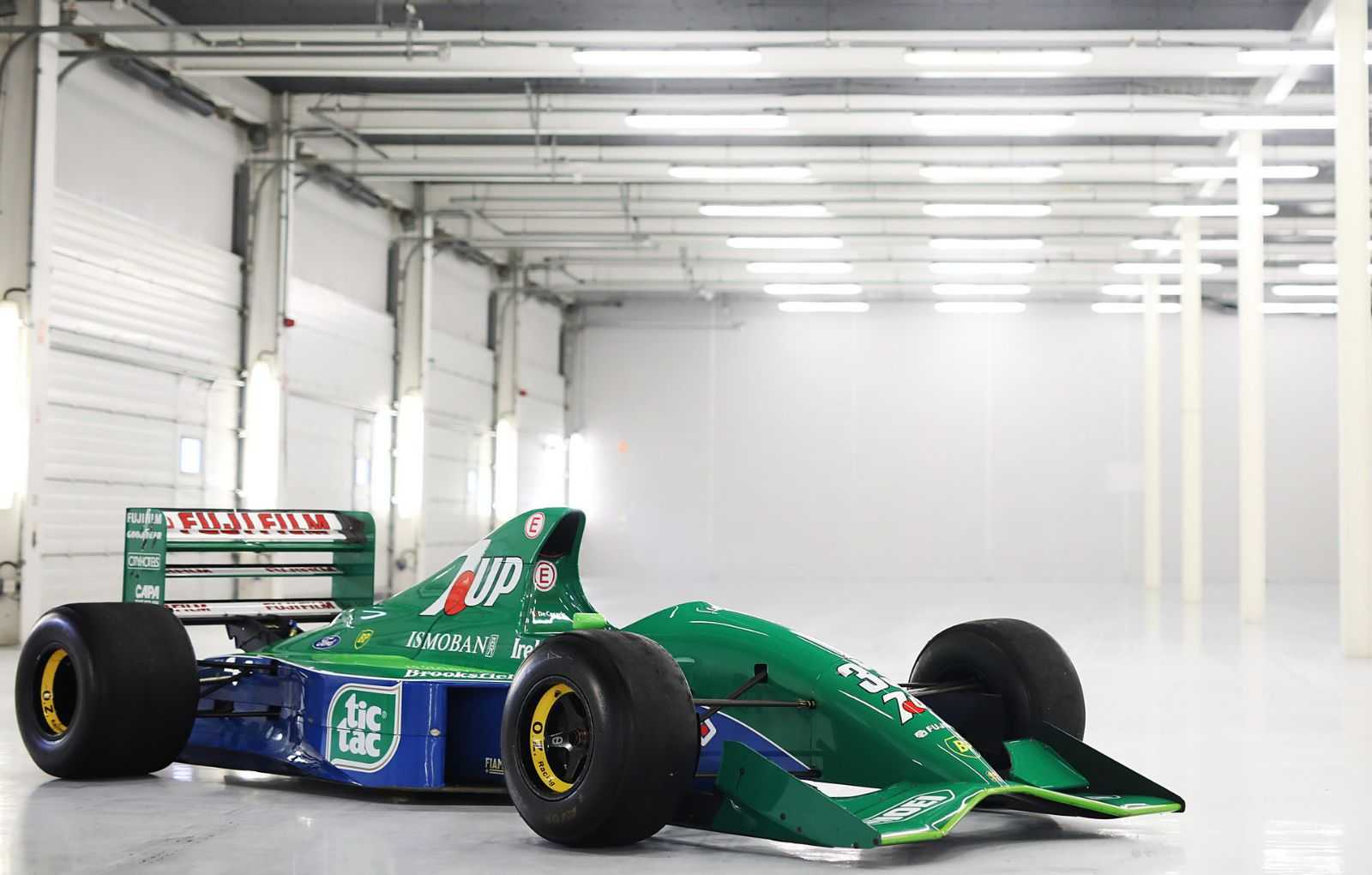 Primul monopost de Formula 1 pilotat de legendarul Michael Schumacher ...