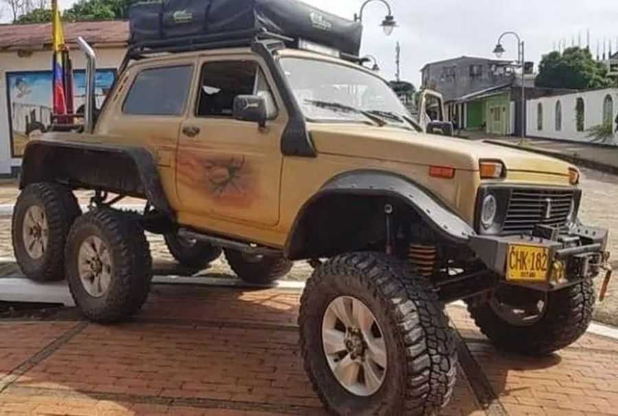 Pasionații auto din Columbia, au transformat o veche Lada Niva într-un ...
