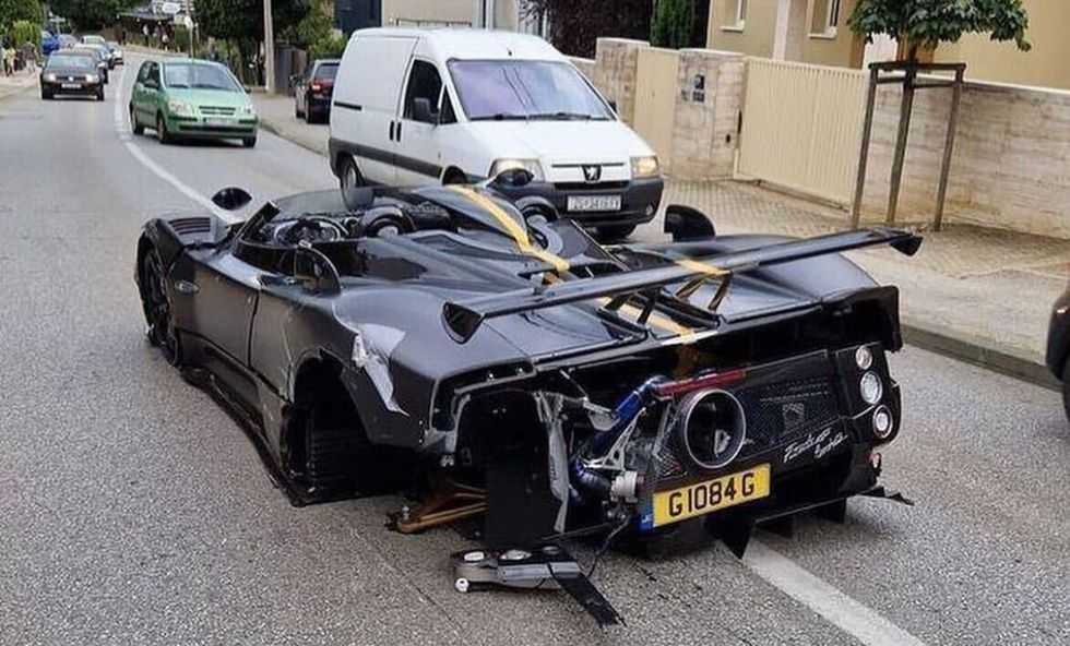 Accident de milioane! Acest Pagani Zonda HP Barchetta a fost accidentat ...