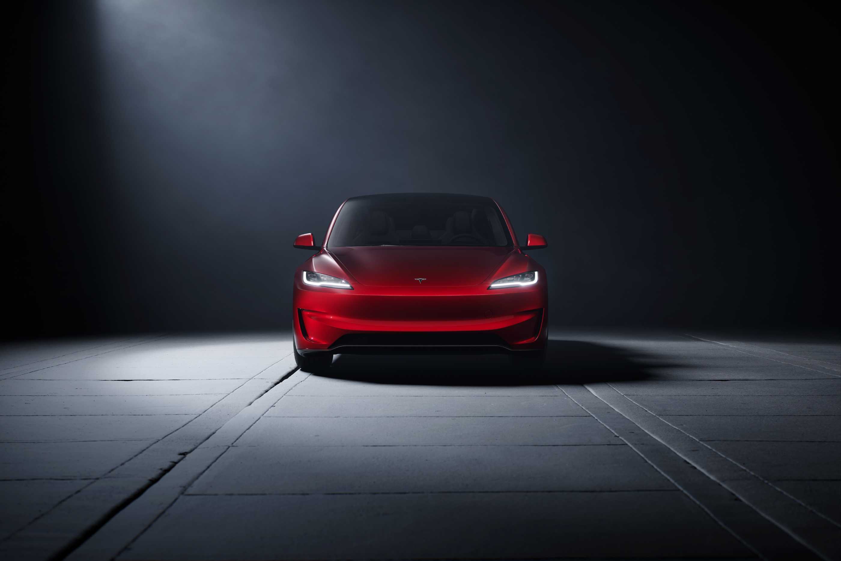 (FOTO) 528 km autonomie! Tesla dezvăluie noul Model 3 Performance