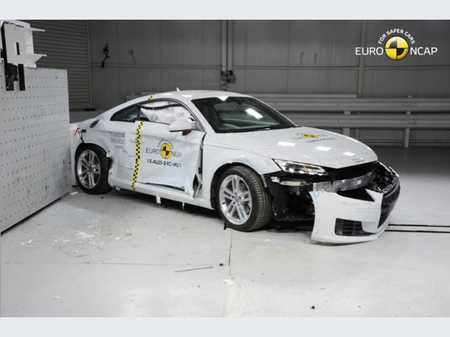 Audi TT a reuşit o performanţă de numai 4 stele la Euro NCAP! (VIDEO)